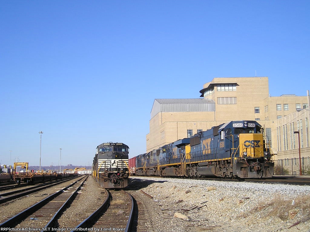 CSXT 8588 & NS 9226 At CUT